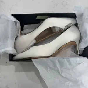 Nina | Shoes | Nina White Pointed Toe Crystal Buckle Pump | Poshmark